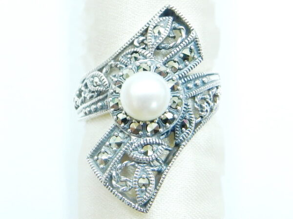SILVER 925 RING WITH MARCASITE AND PEARL – R.victorian